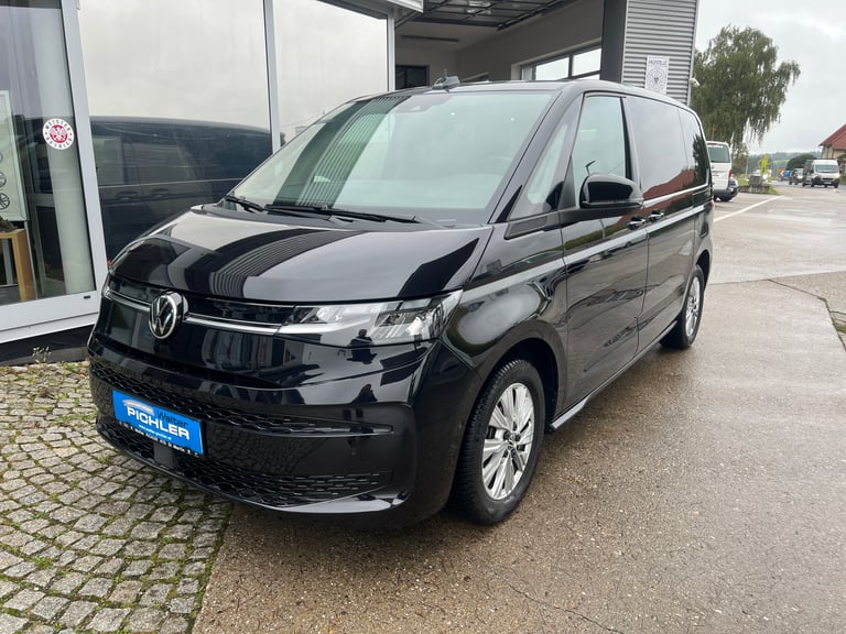 VW Multivan in Deep Black Perleffekt gebraucht in St. Martin für € 54. ...